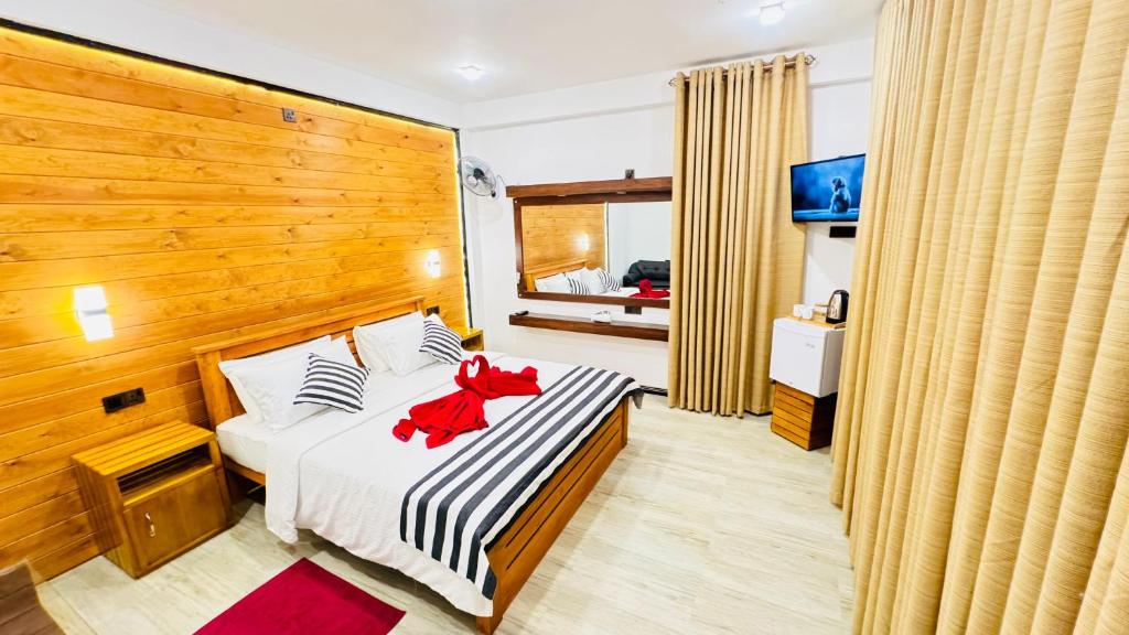 Vibe Ella, Ella (updated prices 2025)