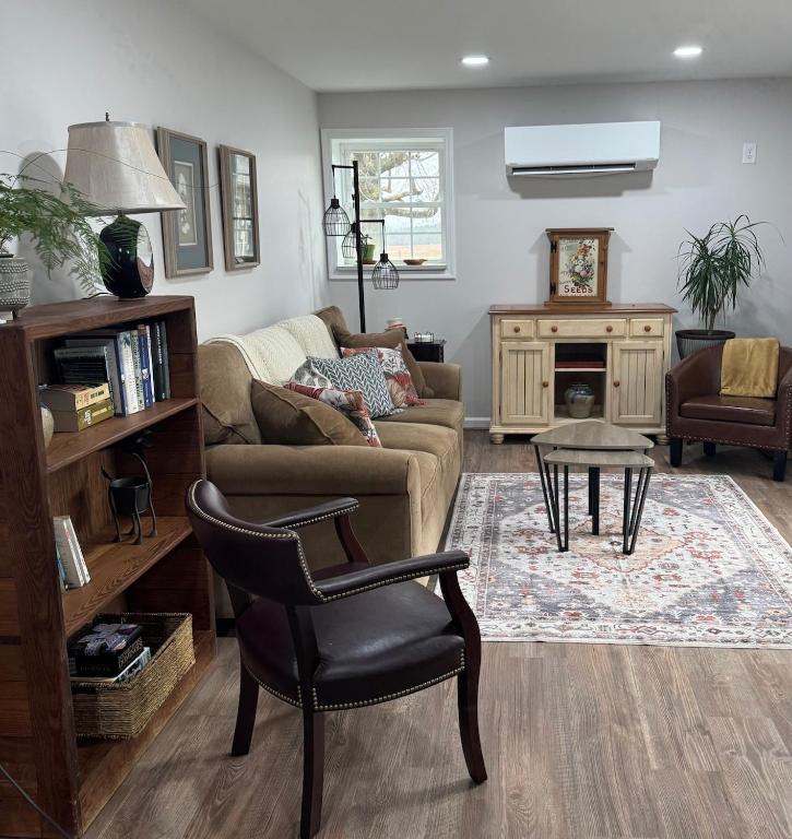 NC Foothills Cottage with Views, Jonesville (updated prices 2026)