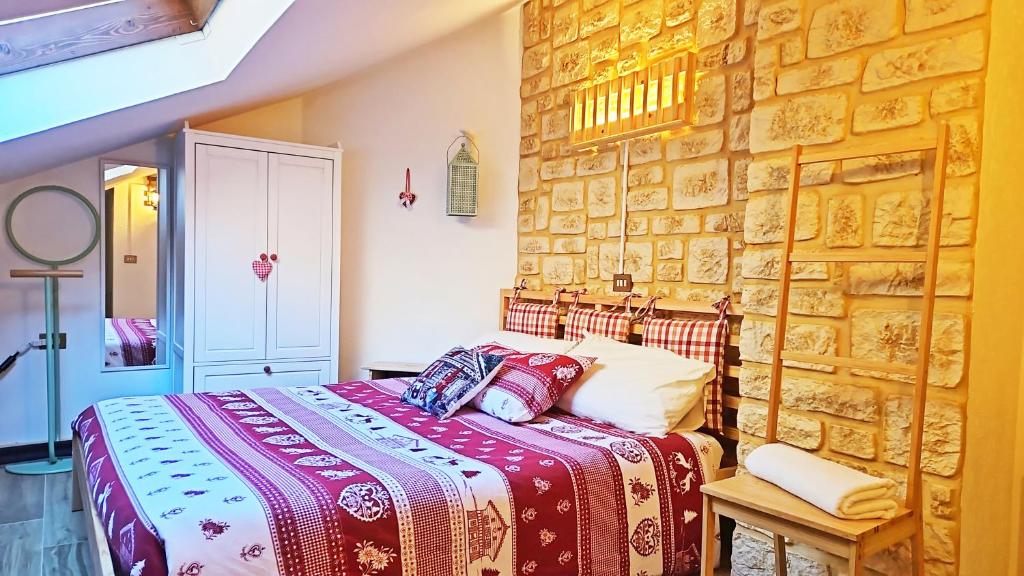 ALLA CASCATA in centro Branzi self check-in parcheggio gratuito coperto ...