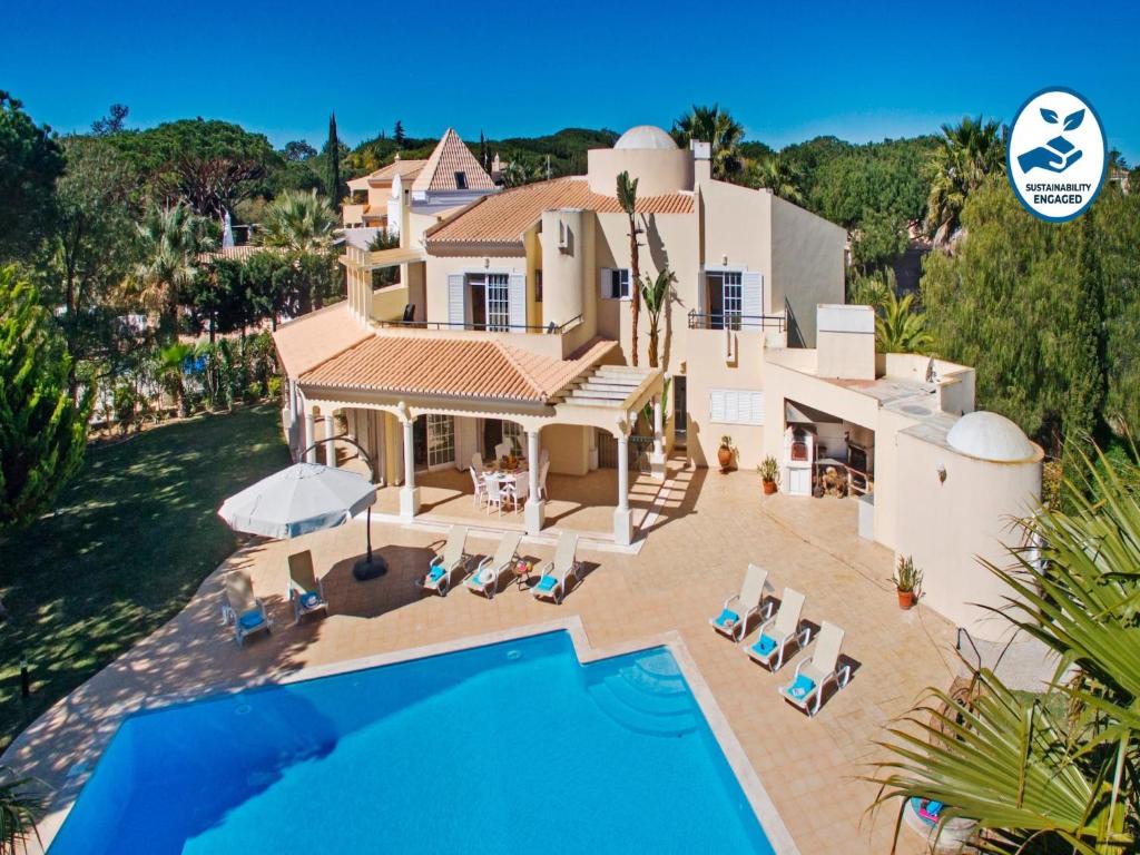 Villa in Golden Triangle with Private Pool, Almancil (updated prices 2026)