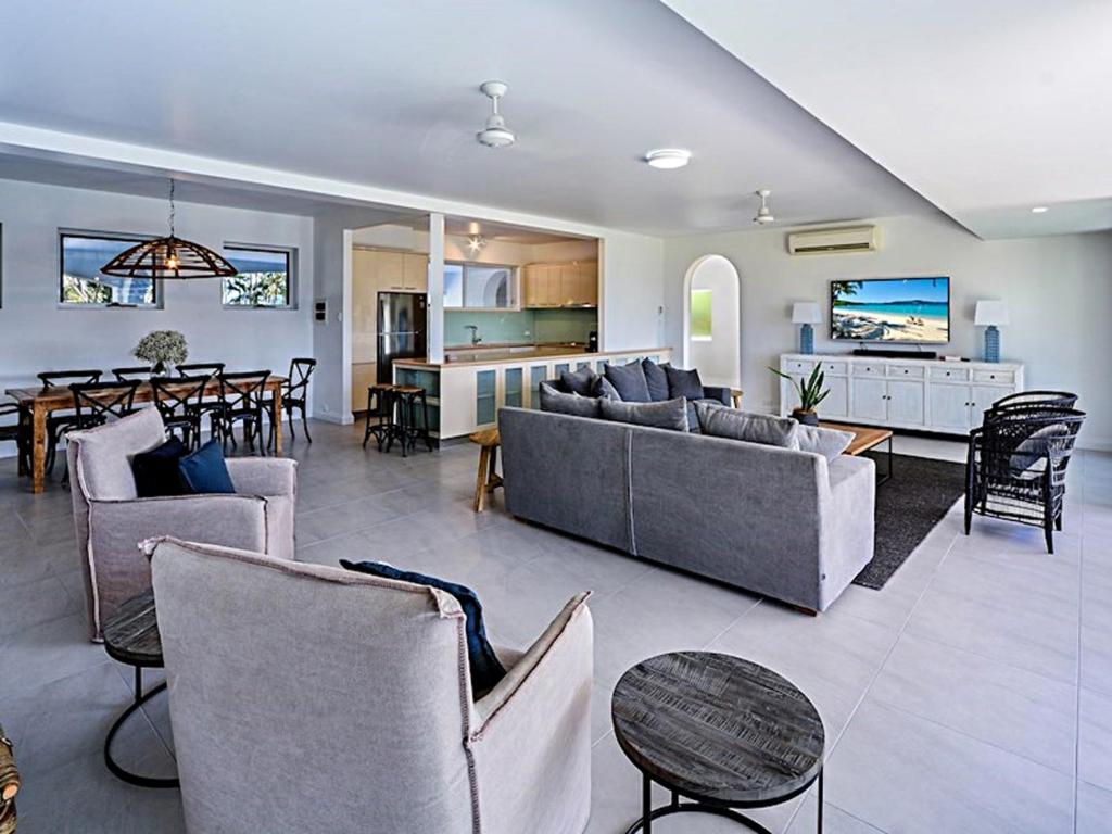 Bella Vista & Free Buggy - Hamilton Island, Hamilton Island (updated ...