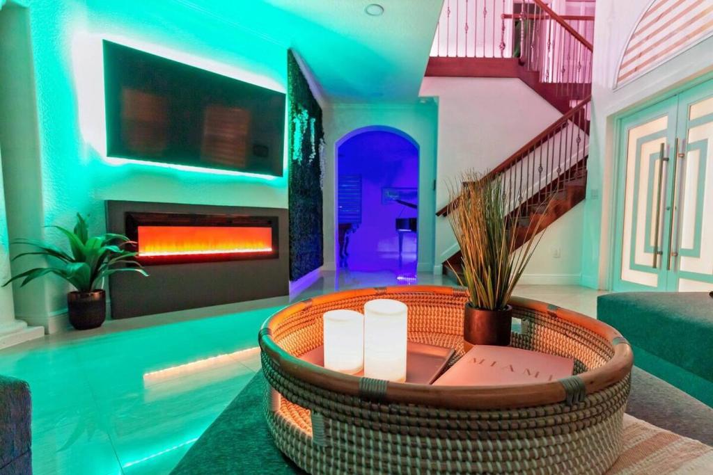 Villa Luxe 5BR Pool & Jacuzzi Fire Pit Piano Pool Table, Kendale Lakes ...