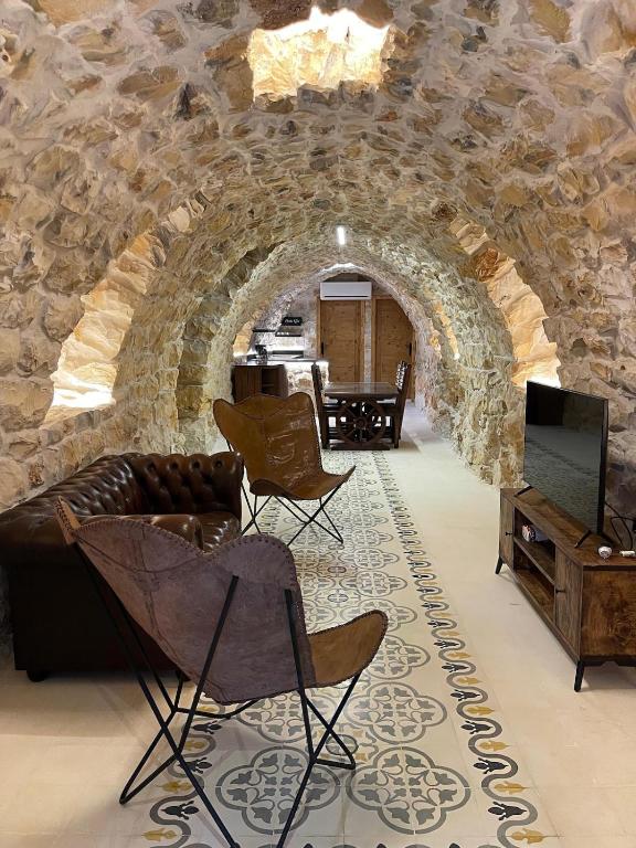 Bella Guesthouse with Garden, Pool & Jacuzzi, Kafr ‘Ubaydā (updated ...