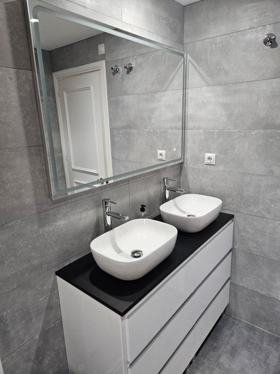 Monte Duquesa Plaza Palmeras close to Port and Beach, Manilva की (2026 ...