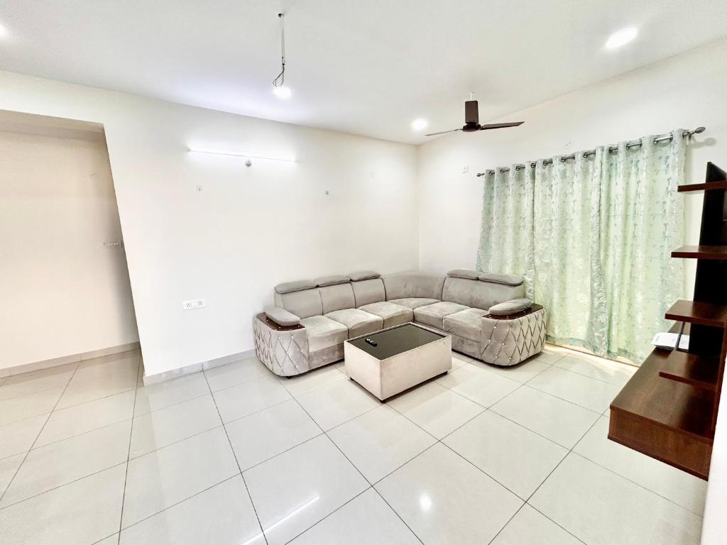 Mee Homes Madhapur Family Stay Fully Furnished 2 BHK Premium Flats pent ...