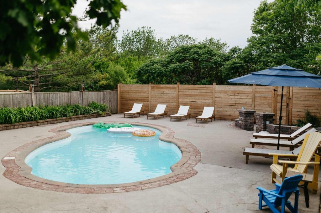 Marina and Main - In Ground Pool and Games Room, Wellington (updated ...