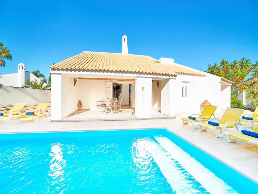 Villa in Albufeira near sea beach, Albufeira (updated prices 2026)