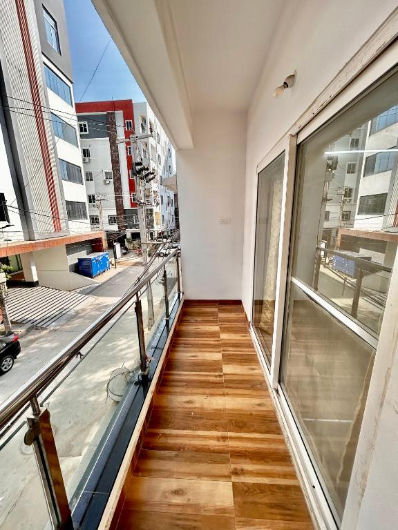 Mee Homes Madhapur Family Stay Fully Furnished 2 BHK Premium Flats ...