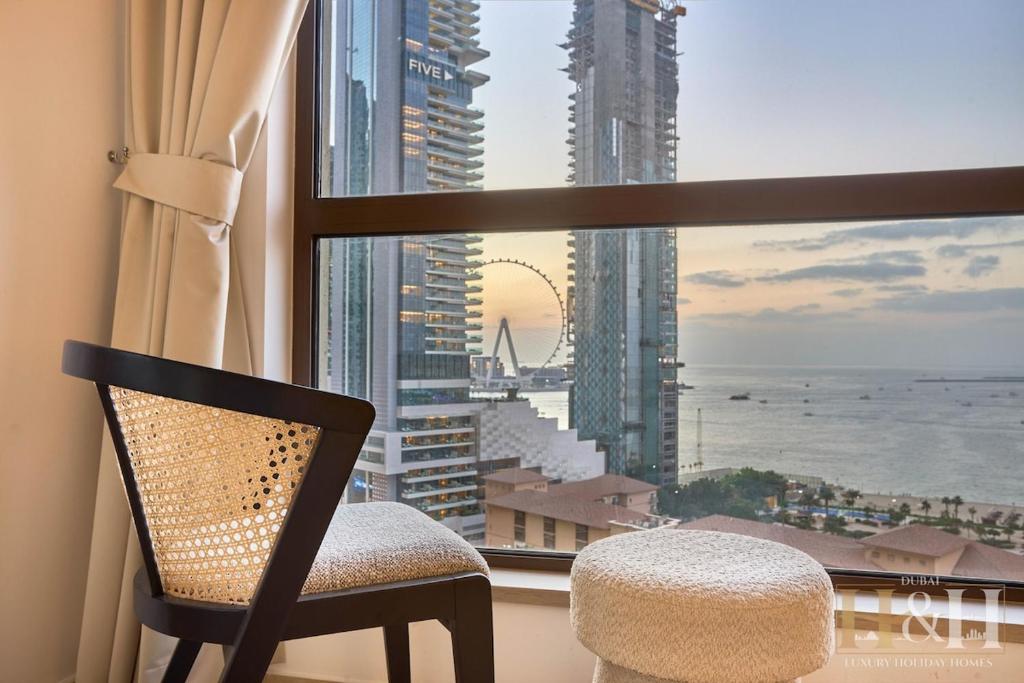 Stunning views of Dubai Sea, Dubai Eye & JBRWalk, Dubai (updated prices ...