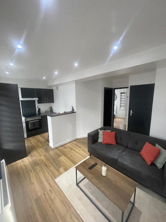 F2 centre-ville Netflix, Disney plus, Amiens (updated prices 2025)