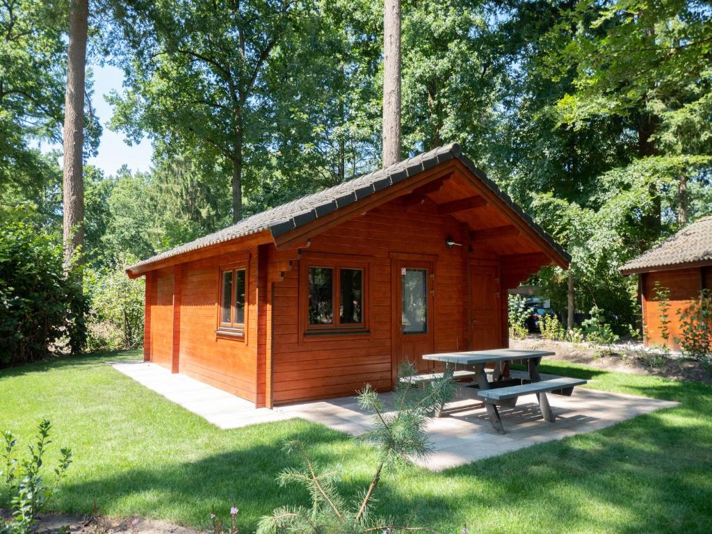 Nice chalet with combimicrowave, 20km from Utrecht, Maarn (aktualisierte Preise für 2025)