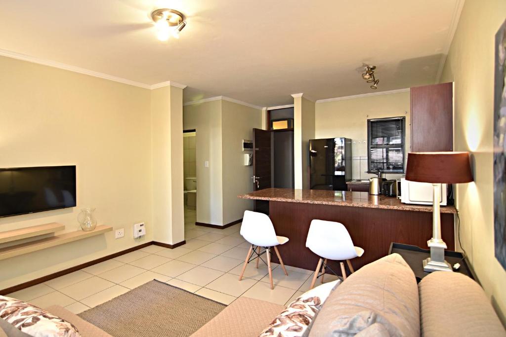 Ground floor flat in golf estate, Roodepoort (tarifs actualisés, 2025)