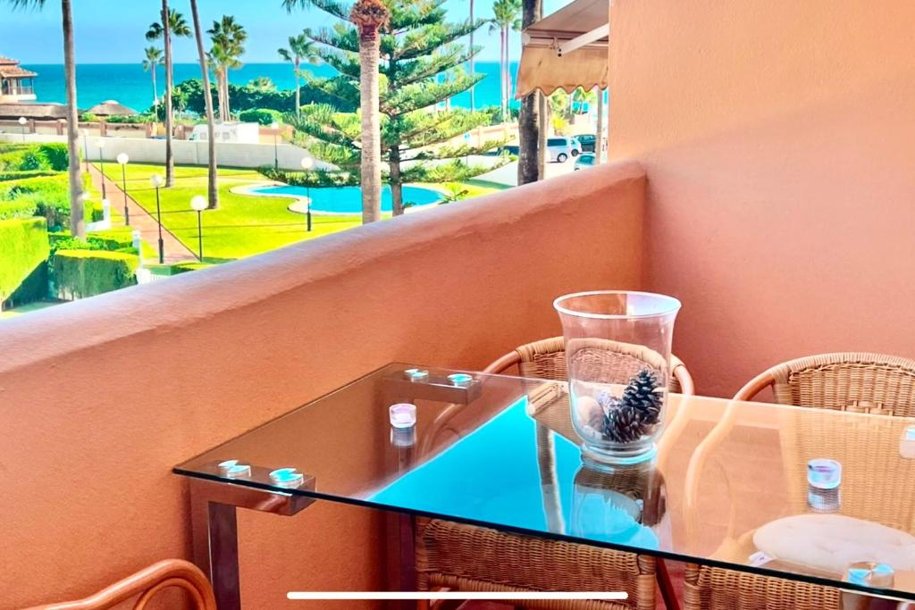 MARBELLA - ALICATE BEACHFRONT Apartment- 8, Marbella (updated prices 2026)
