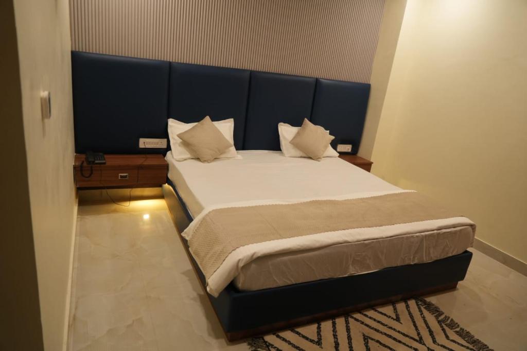 Blackout Bar & Hotel, Hanumāngarh Junction (updated prices 2026)