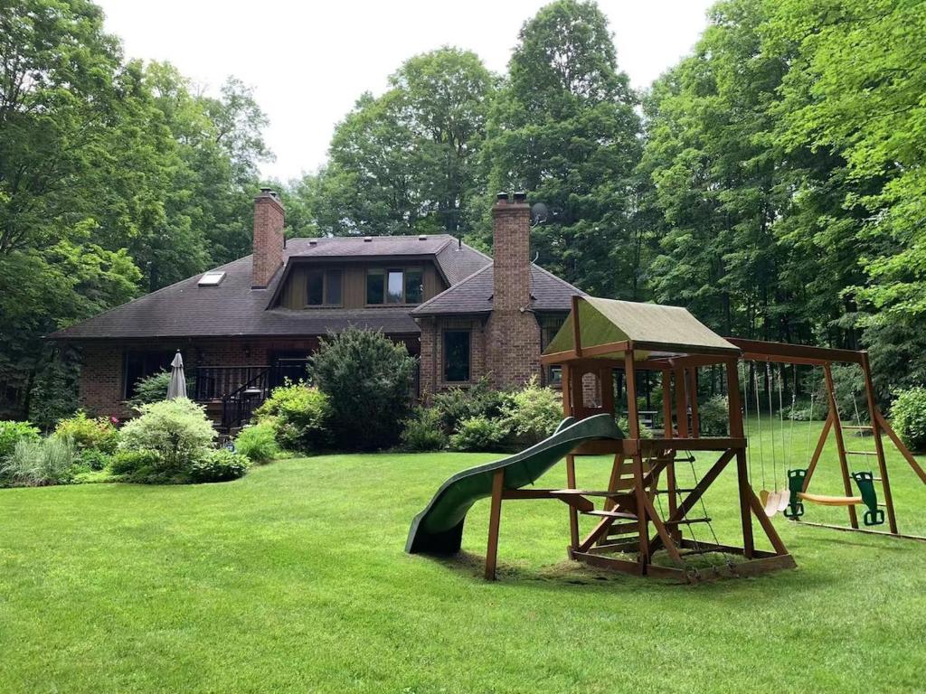 Luxury Countryside Forest Villa, Aurora (updated prices 2026)