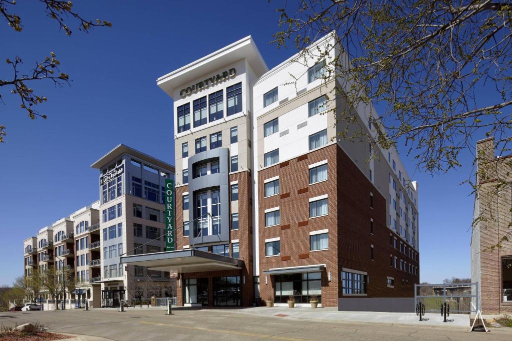 Courtyard by Marriott Akron Downtown, Akron (updated prices 2025)
