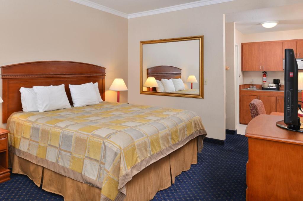 Starlight Inn & Suites Motel 29 Palms Joshua Tree National Park ...