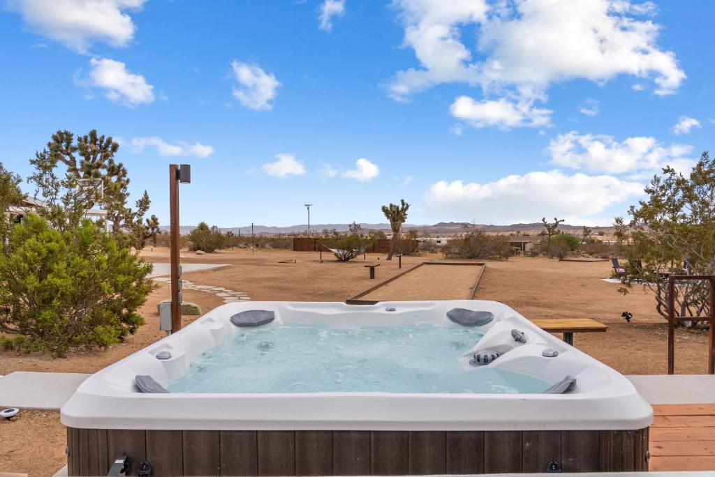 Hot Tub Fire Pit Cowboy Pool Desert Escape, Yucca Valley (updated ...