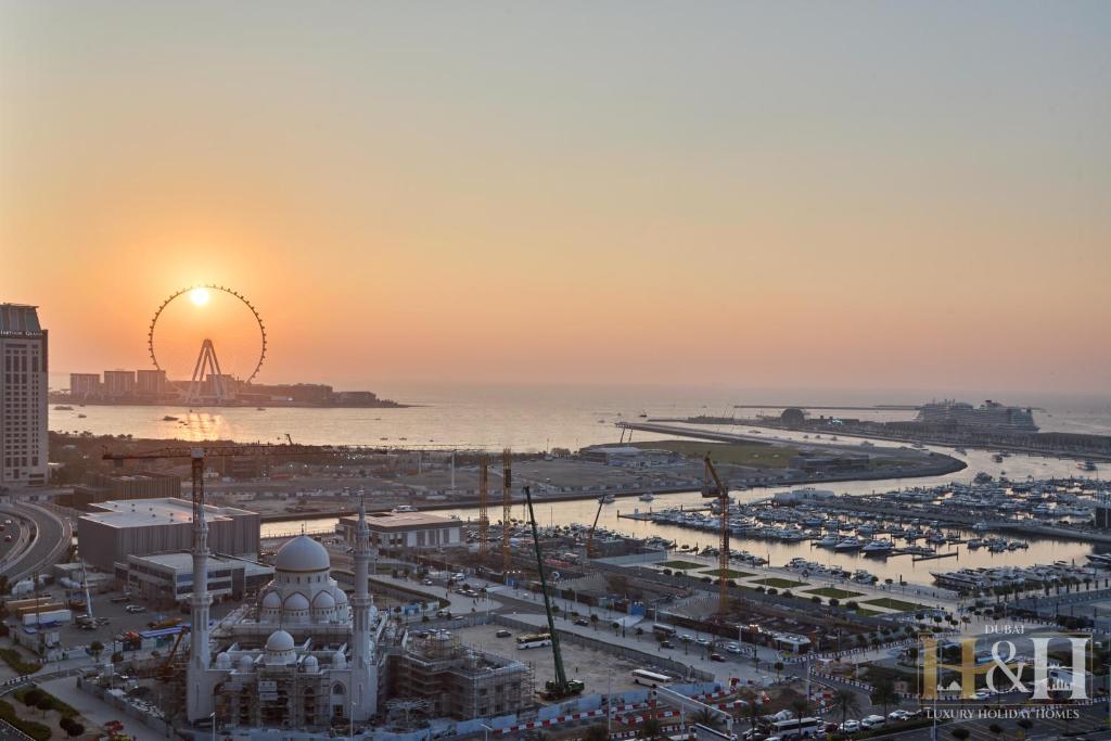 Dubai Marina Sea View Sunset View Dubai Eye View, Dubai (updated prices ...