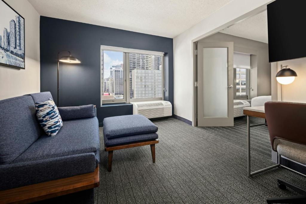Courtyard by Marriott Chicago Downtown/River North, Chicago (updated ...