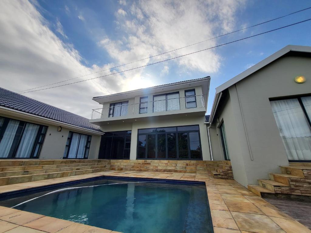 Elf INN, East London (updated prices 2026)