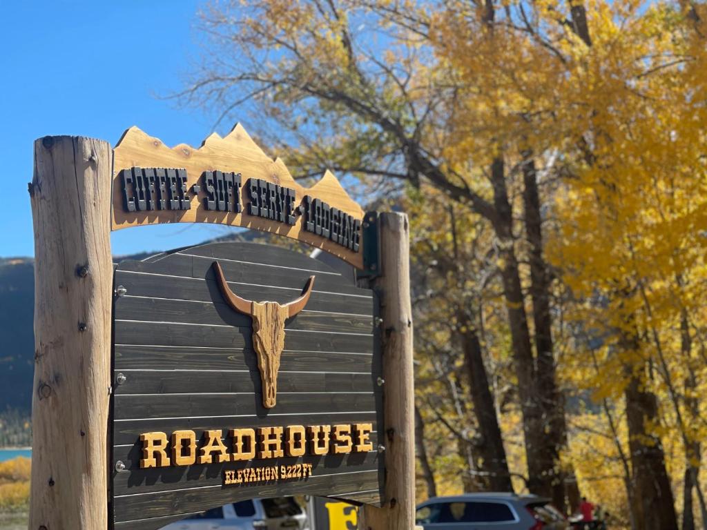 Roadhouse Lodge & Coffee Shop, Twin Lakes (updated prices 2025)