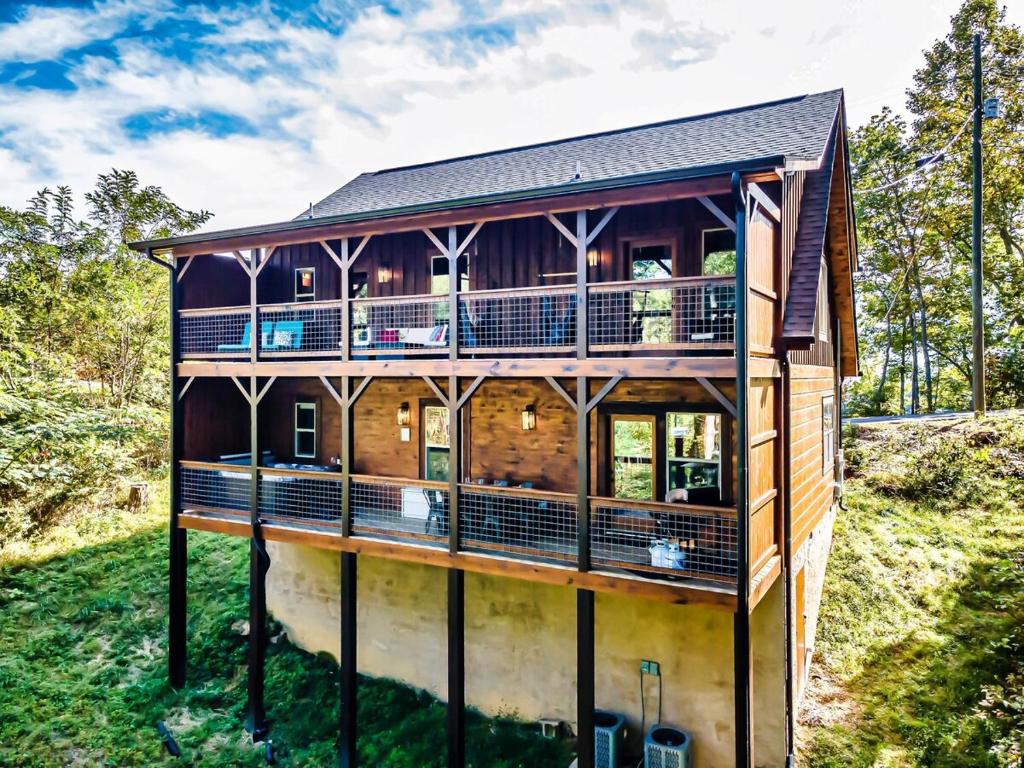 Private Secluded Chalet Luxury with Forest & Mt Views, Gatlinburg ...