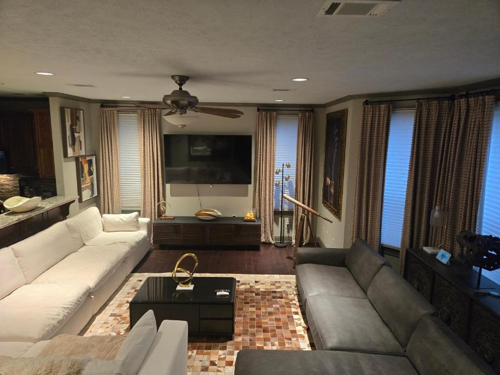 House of Pearl!, Tupelo (updated prices 2026)