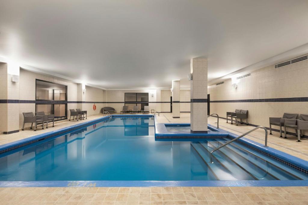 Courtyard by Marriott Montreal Airport, Dorval (updated prices 2025)