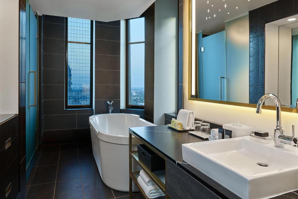 W Minneapolis - The Foshay, Minneapolis (updated prices 2025)