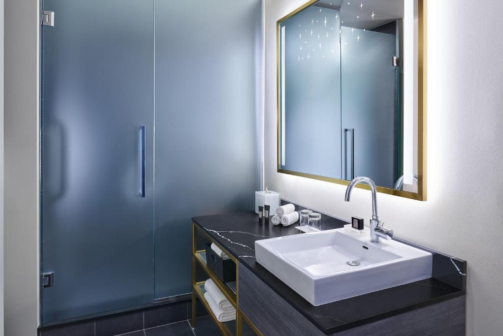 W Minneapolis - The Foshay, Minneapolis (updated prices 2025)