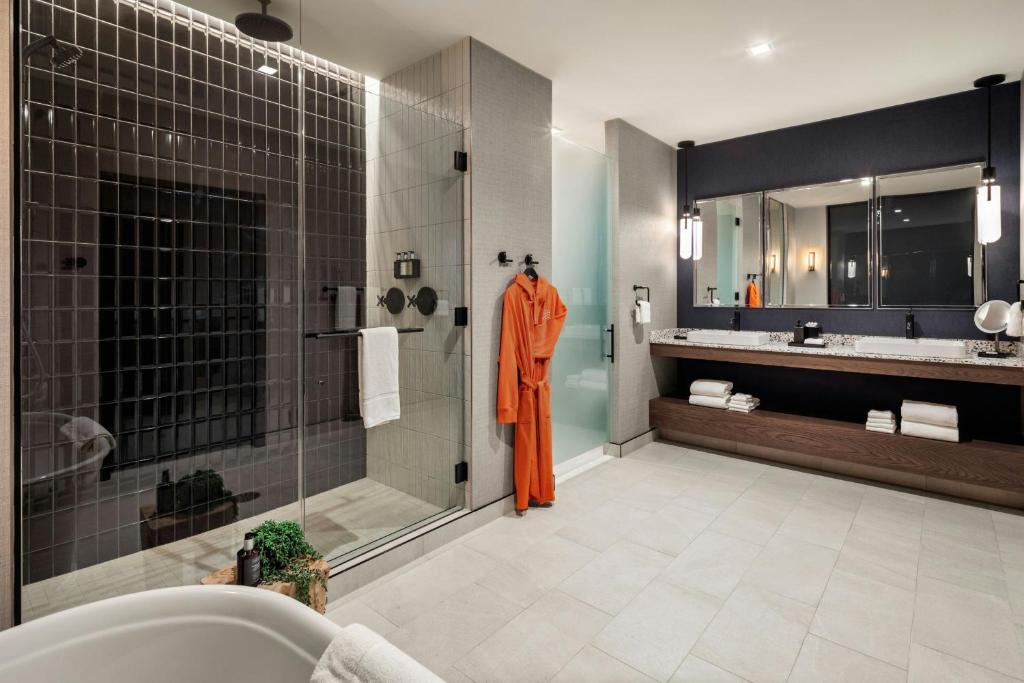 The Trade, Autograph Collection, Milwaukee (updated prices 2025)