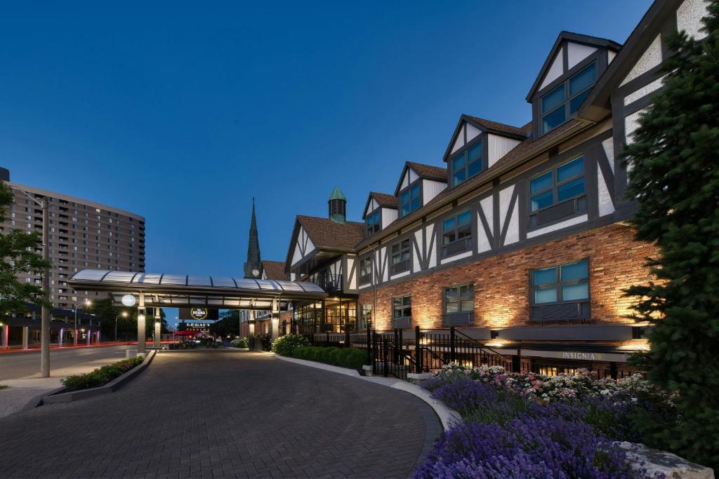 The Insignia Hotel, Sarnia, a Tribute Portfolio Hotel, Sarnia (updated ...