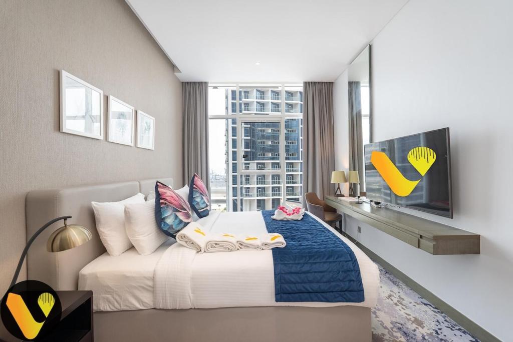 Vogue DAMAC Maison Prive, Pool & Canal Views, Spacious Kitchen Prime ...