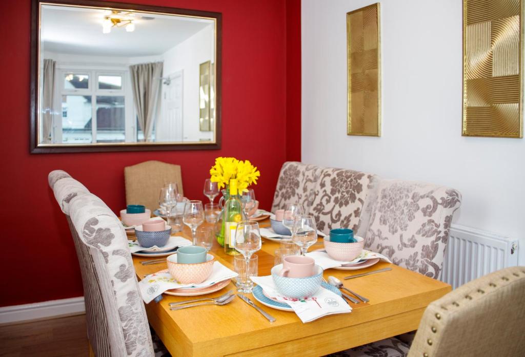 Tudor-Themed 6-Bed Village Gem, Powick (updated prices 2025)