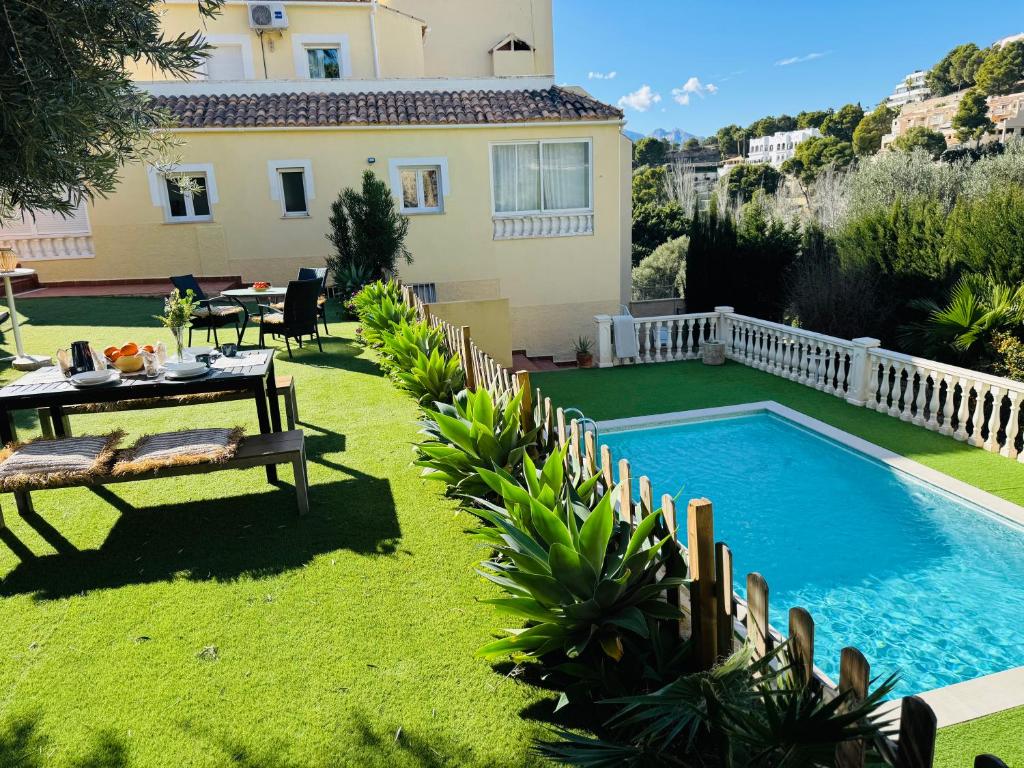 Spacious chalet on golf course, Altea (precios actualizados 2025)