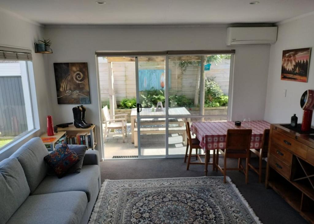 Location, Location, Location!, New Plymouth (updated prices 2026)