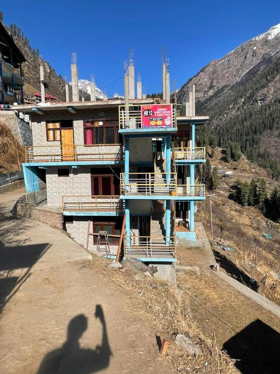 HR 12 energy cafe and guest house, Tosh (updated prices 2025)