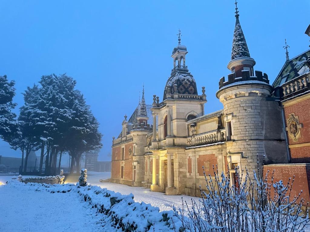 Château de Chevigny-en-Valière avec sa suite et ses deux chambres ...
