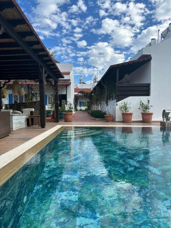 Sunside Inn Hotel, Kérynia (updated prices 2026)