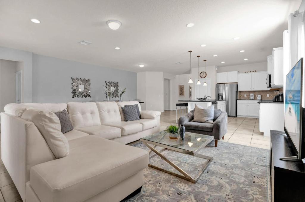 Upstay - Mickey Themed Mansion w Pool and Hot Tub, Kissimmee (updated ...