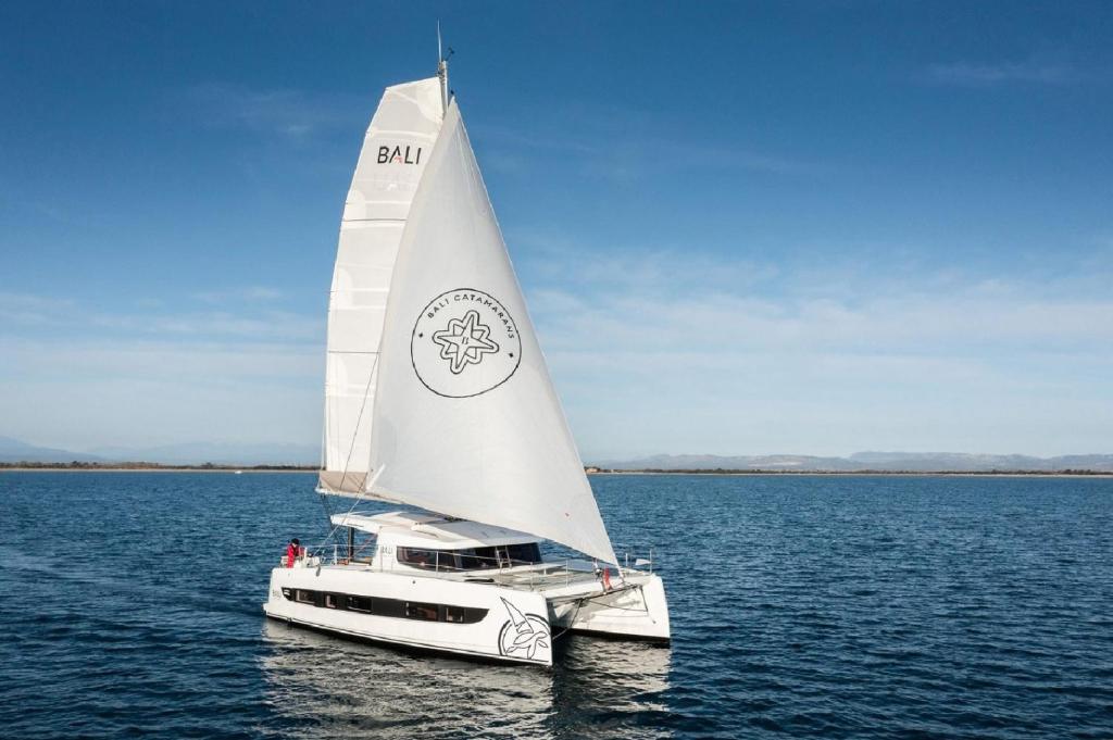 Dortoka Catamarán, Sitges (updated prices 2025)