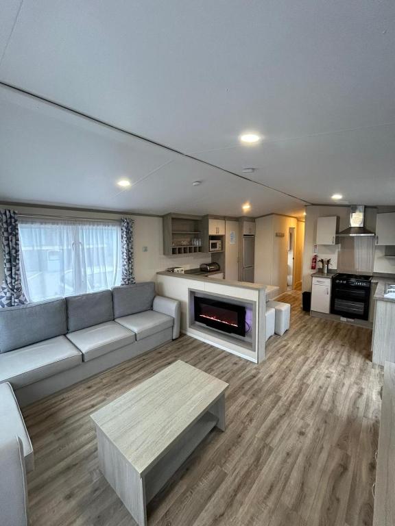 34 Brean Leisure Park Unity Beach 6 berth Passes optional No pets ...