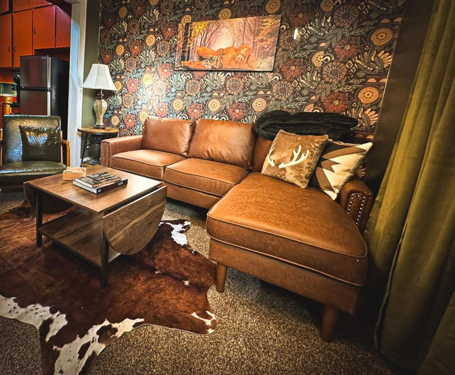 Bigfoot Hunters Haven-1bed1bath-deck-russell Ks, Russell (aktualisierte ...