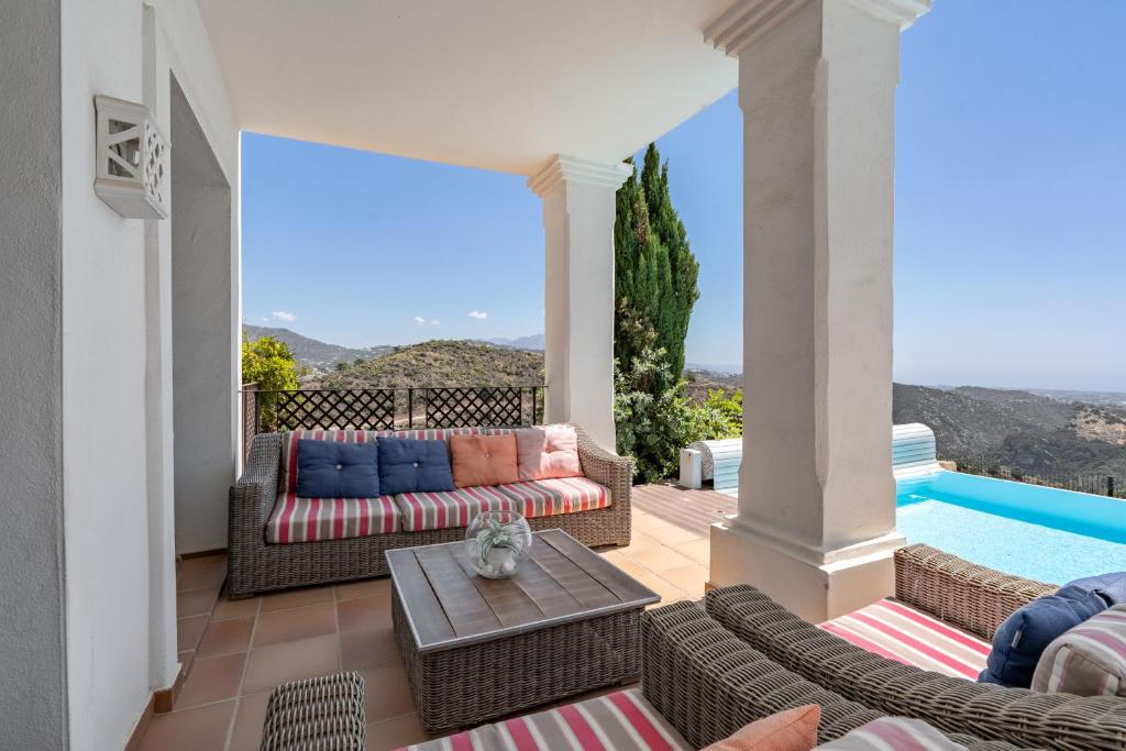 Infinity Pool Modern Luxury Luxury Villa With Infinity Pool And