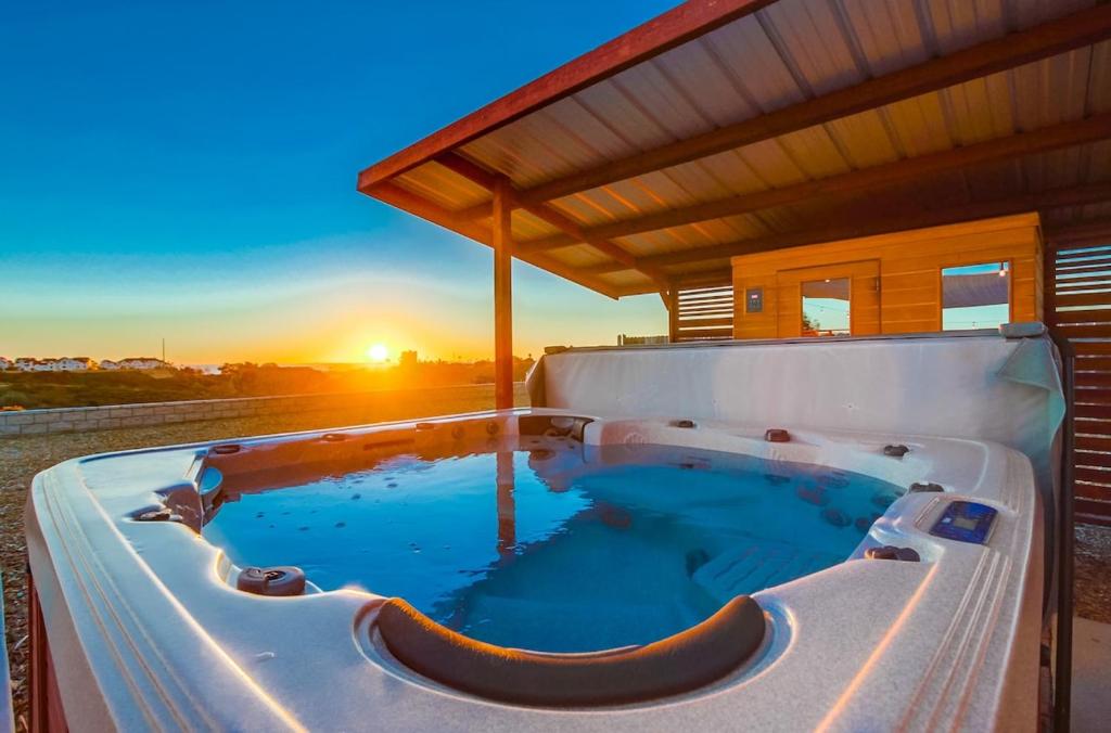 Home to enjoy the beach with ocean view, Oceanside (updated prices 2026)