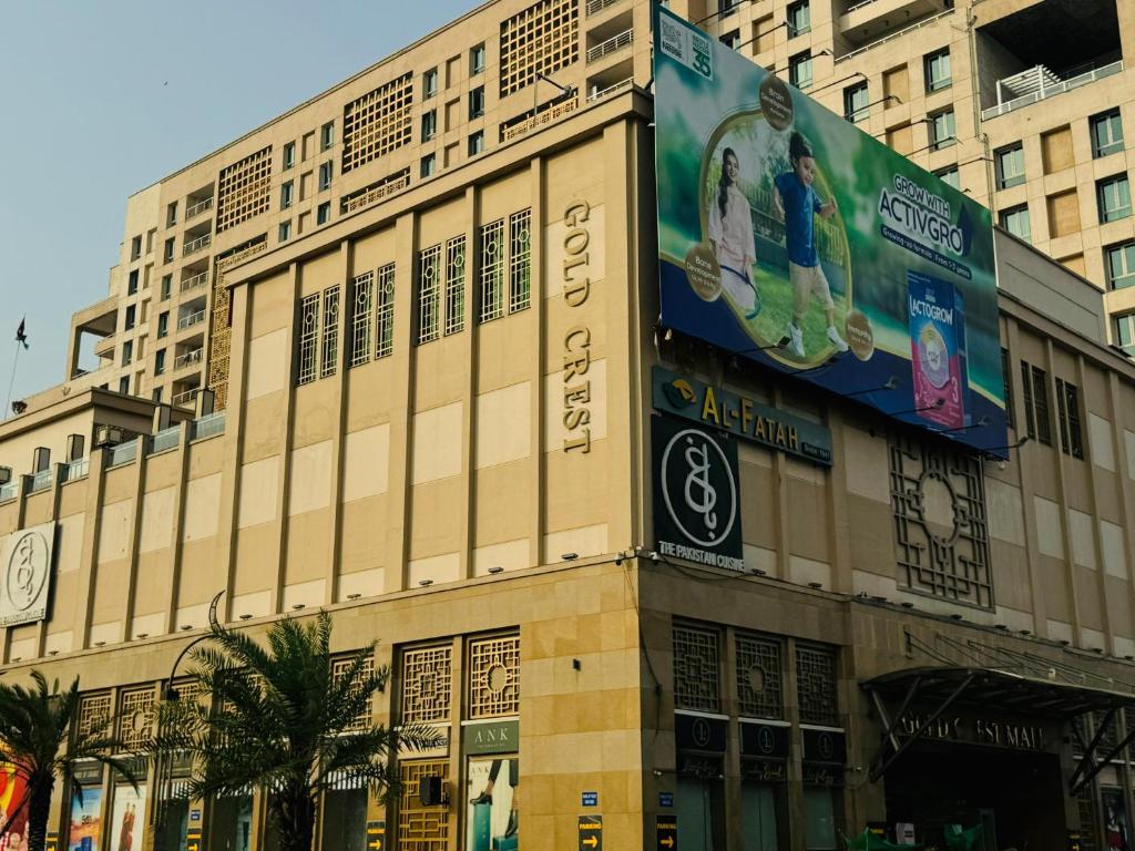 Spacious and Elegant Gold Crest Appartments DHA Lahore - SH, Lahore ...