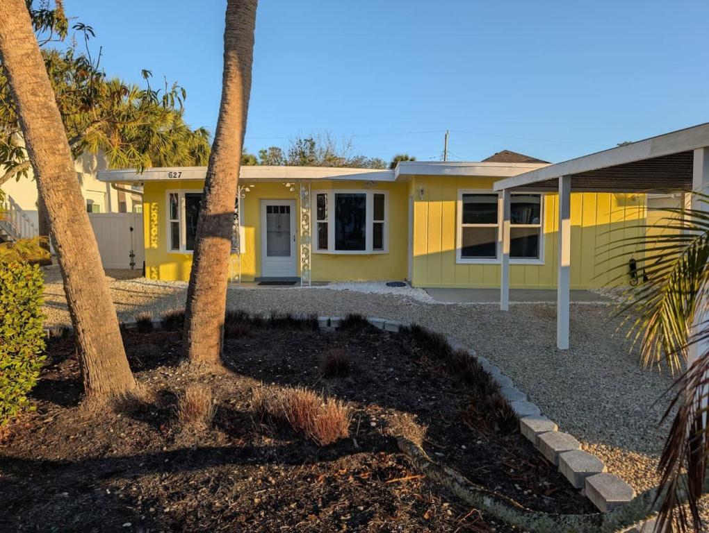 SK Canal Pool Home near Village, Siesta Key (updated prices 2026)