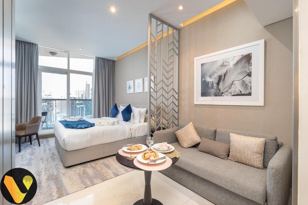 Vogue DAMAC Maison Prive 27th Floor with Balcony & Pool with Canal View ...