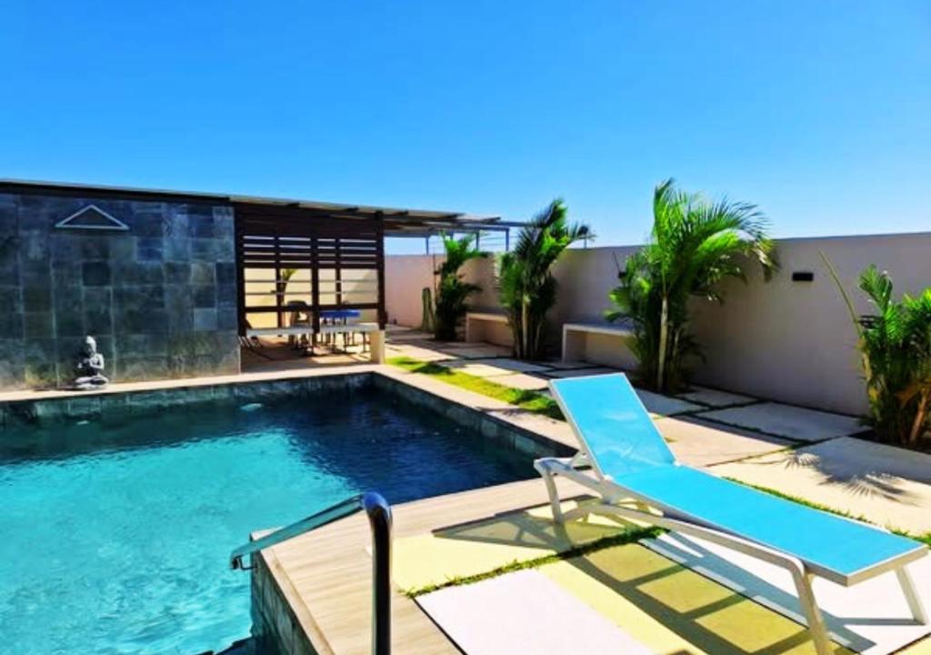 Modern luxury 4-Bedroom Villa with Private Pool, BBQ flic en flac, Flic ...
